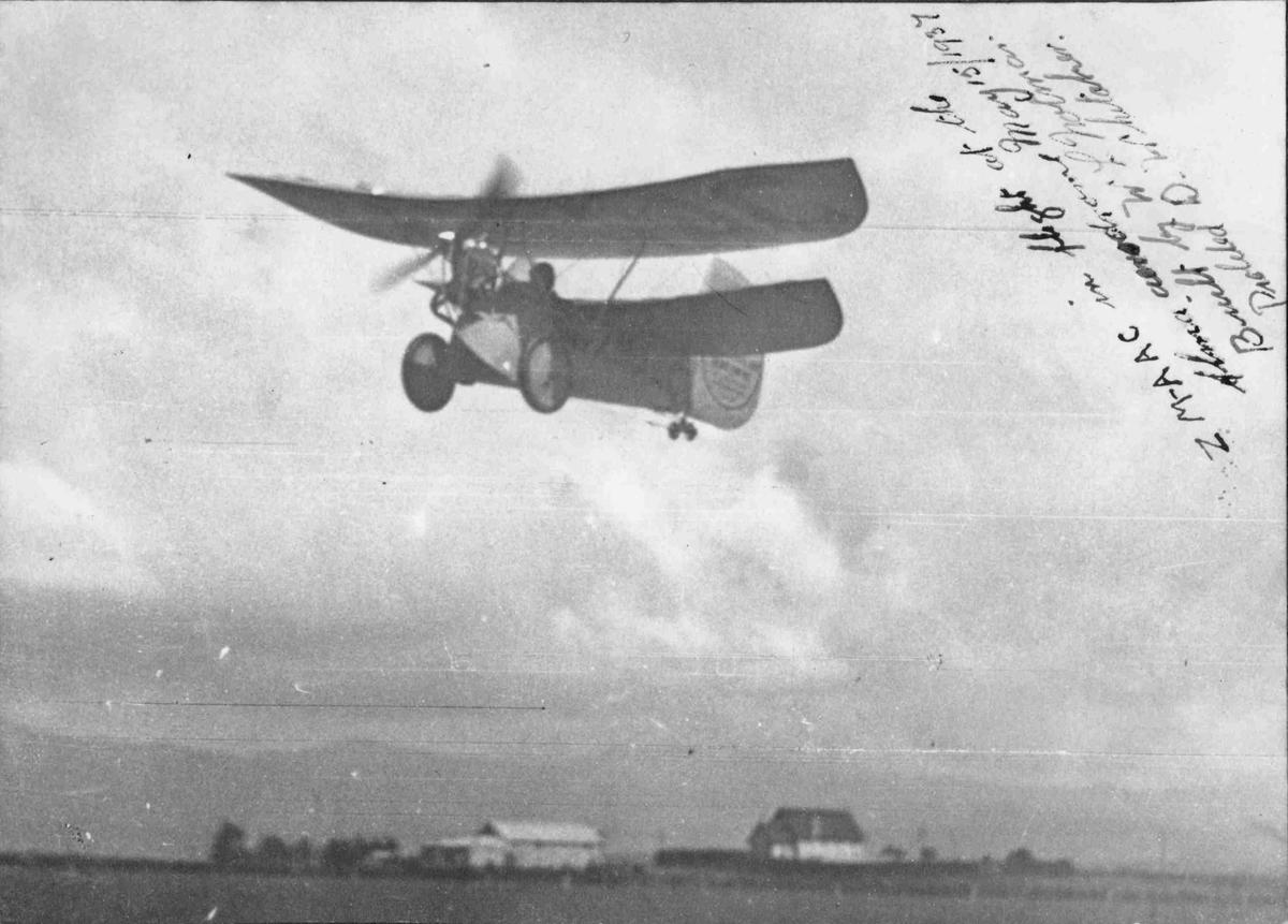Flying Flea over Alma, 15 May, 1937 - Culture Waitaki