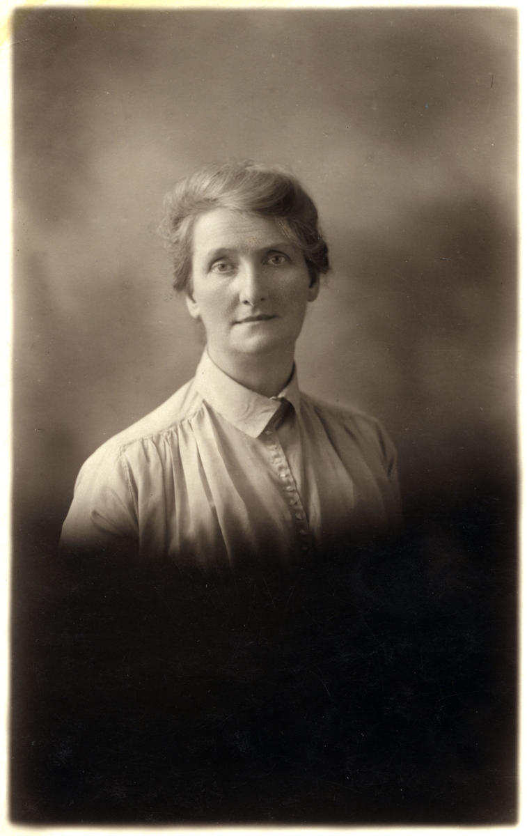 Woman, unidentified - Culture Waitaki